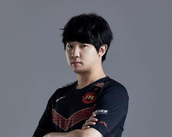 LOL：S8和S9冠军之间的战斗已经不多，珍惜FPX最后的几个月吧_小天