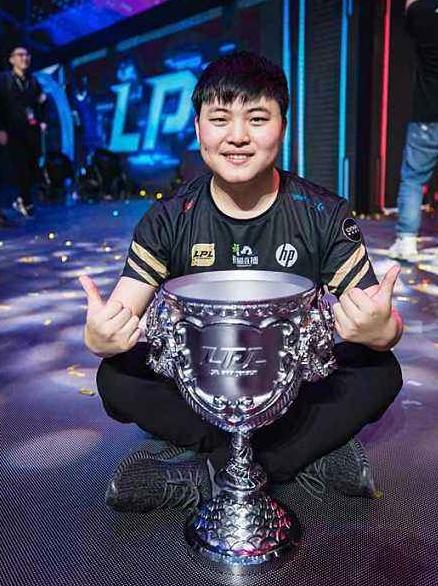 Uzi与RNG合同到期暂未公布后续！LDL工作人员爆料IG.Uzi正在连接_圣枪