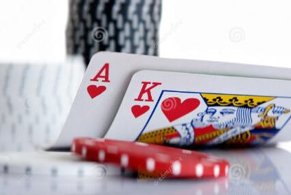 策略丨AK翻前应该跟注还是3bet？_对手