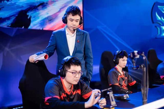 王者荣耀：赛场弃儿刺痛Alan抱团取暖，直播间说了啥？未来如何走_QGhappy