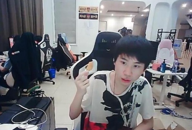 Doinb爆料Khan转会秘辛 很多家战队都在抢 他实在是太强了_队伍