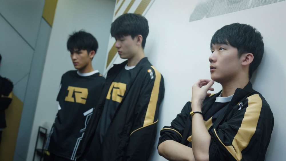 eStar对阵RNGM双方大变阵：E星小九被取代，RNG中单、边路全换_比赛