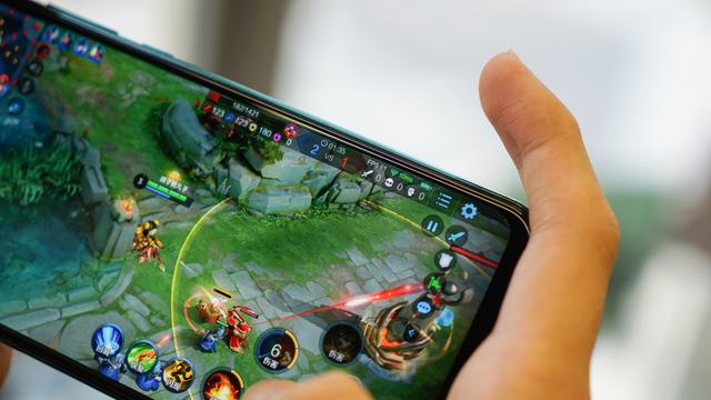 假期怎么嗨？小编教你用荣耀Play4T Pro秀翻峡谷_鲁班