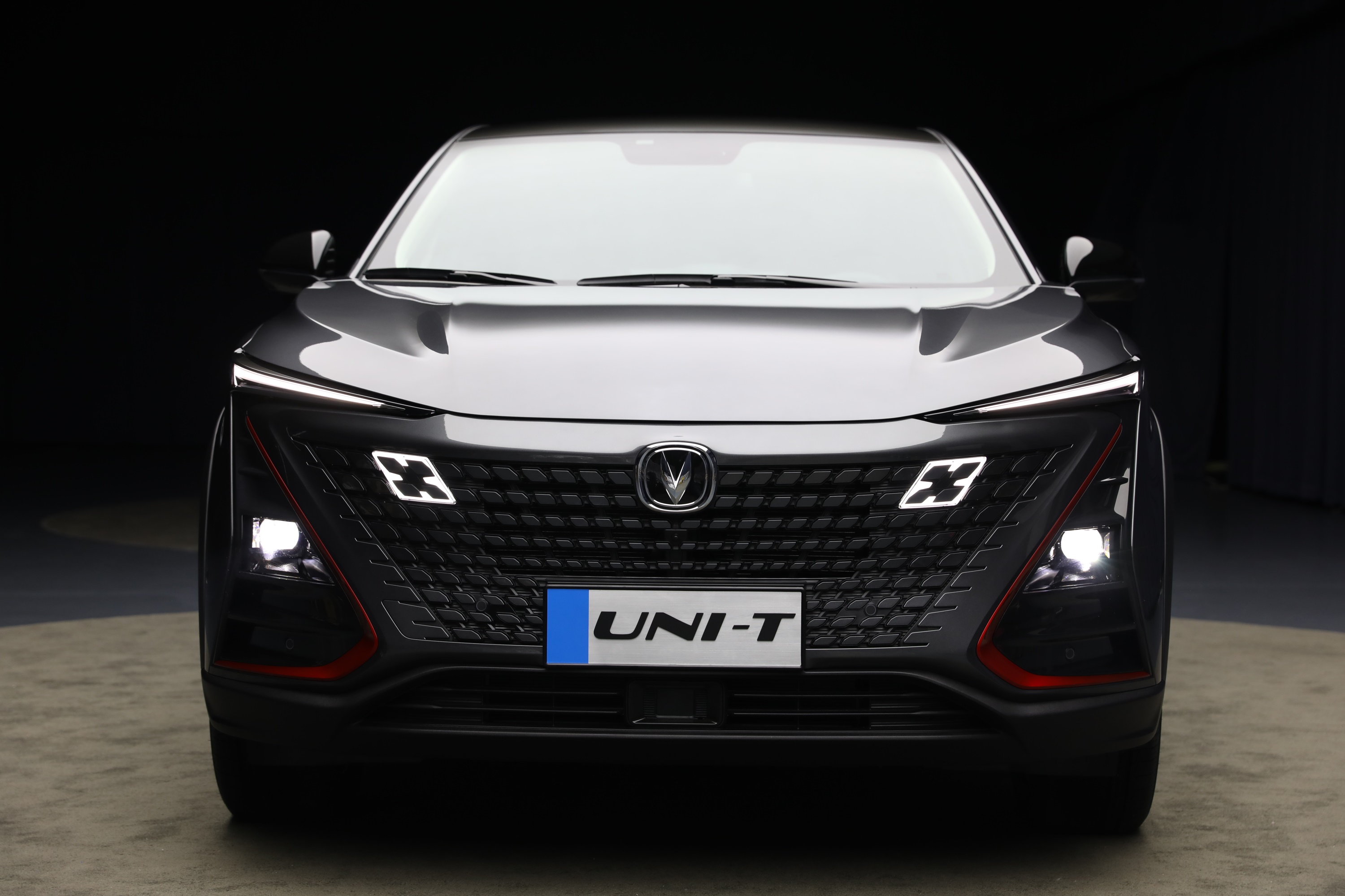 长安汽车全新SUV UNI-T惊艳亮相_搜狐汽车_搜狐网