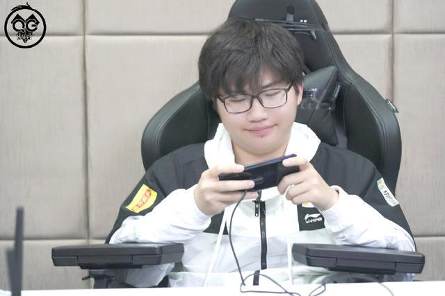 AG月光给QG支招，建议fly和杰杰一起上，139打野核，不破不立_比赛