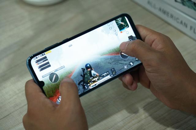 跑分31万的荣耀Play4T Pro吃鸡实测，压枪与涨分都是有技巧_游戏