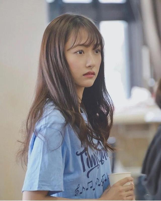 日本“初恋脸”模特走红网络，157cm的身高，175cm的气场_气质