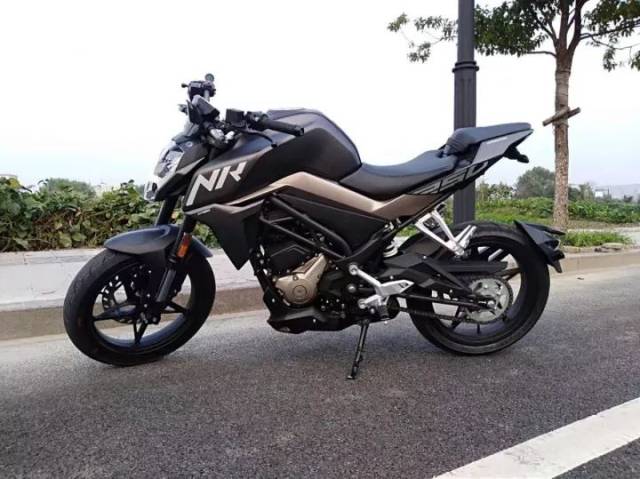 2020款春风250nk,春风300nk即将上市,春风250后座带人图(第2页)_大山谷图库