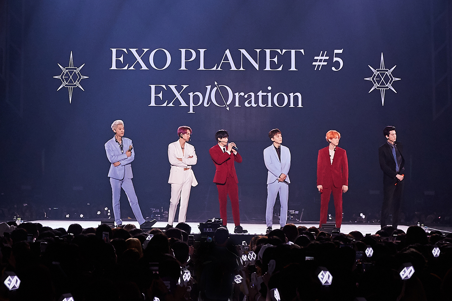 EXO第五次单独演唱会画报集及Live Album Package于4月21日发行！_歌迷