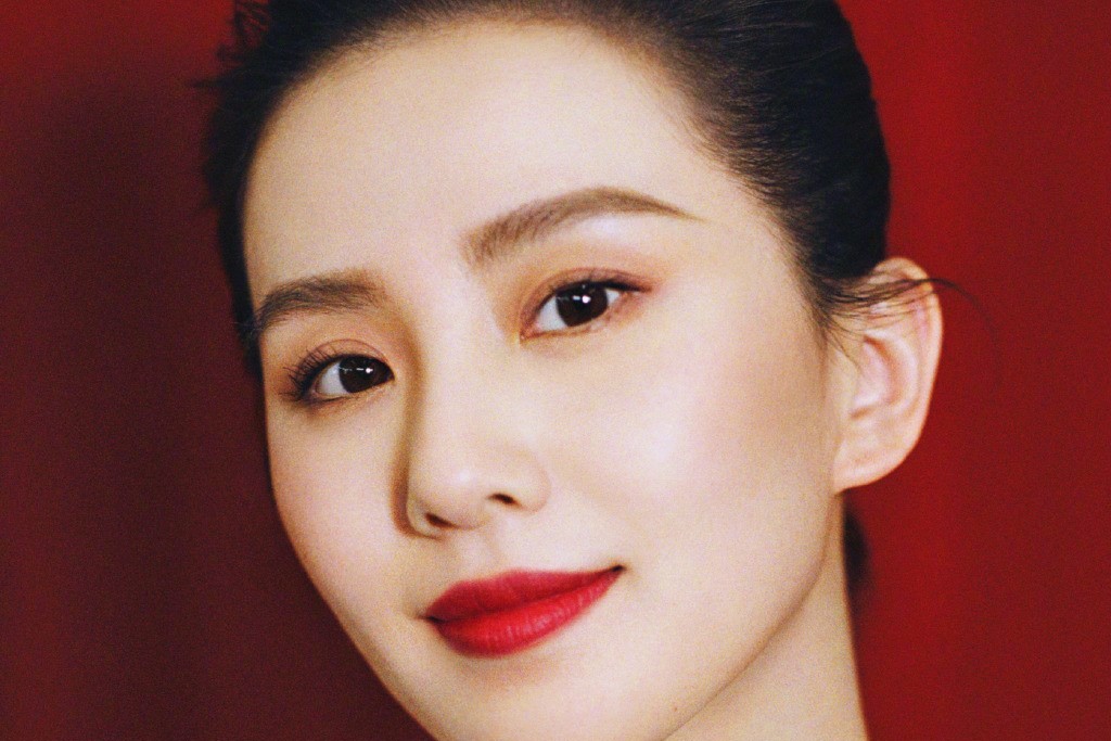 刘诗诗晒照，尽显清新甜美，期待新剧《亲爱的自己》播出_爱情