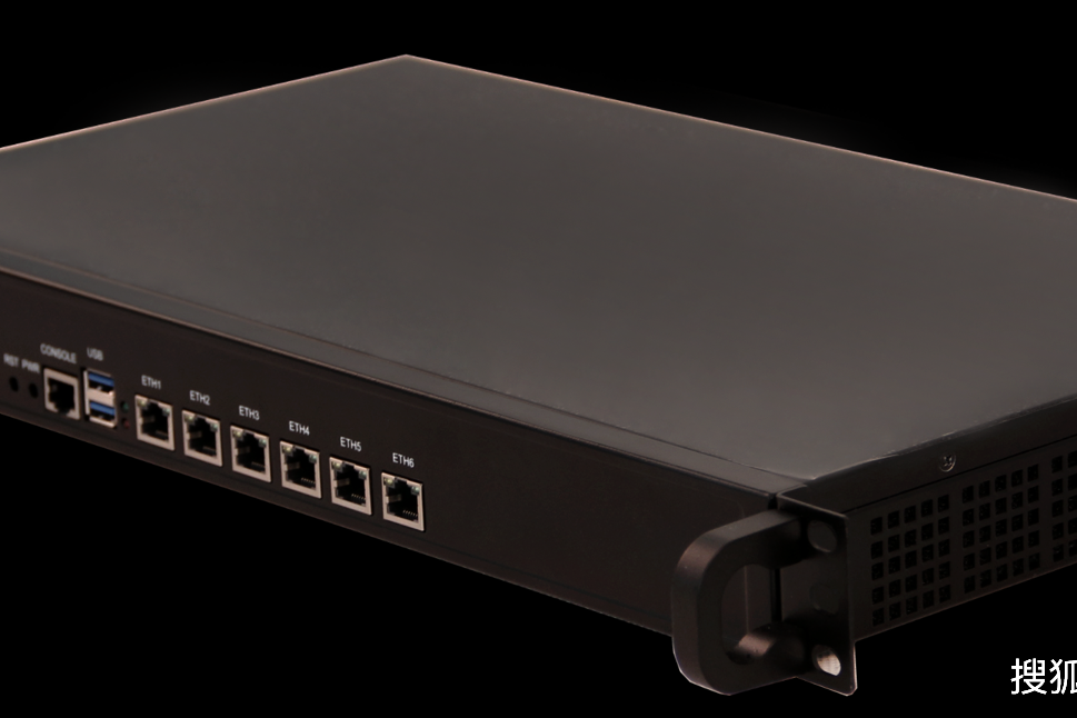 同样也是六网口，“它”比较大_Intel