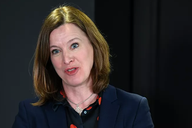 苏格兰首席医疗官，违反规定被辞退_卡尔德伍德