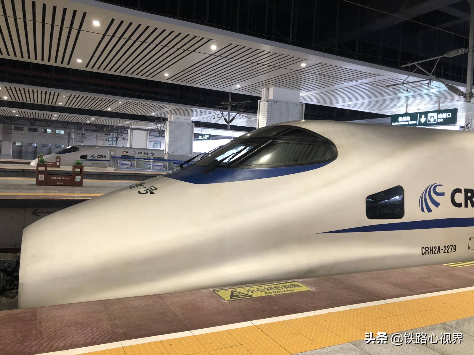 统型CRH2A“和谐号”动车组，南宁铁路局主力列车，外号“带鱼”-搜狐大视野-搜狐新闻