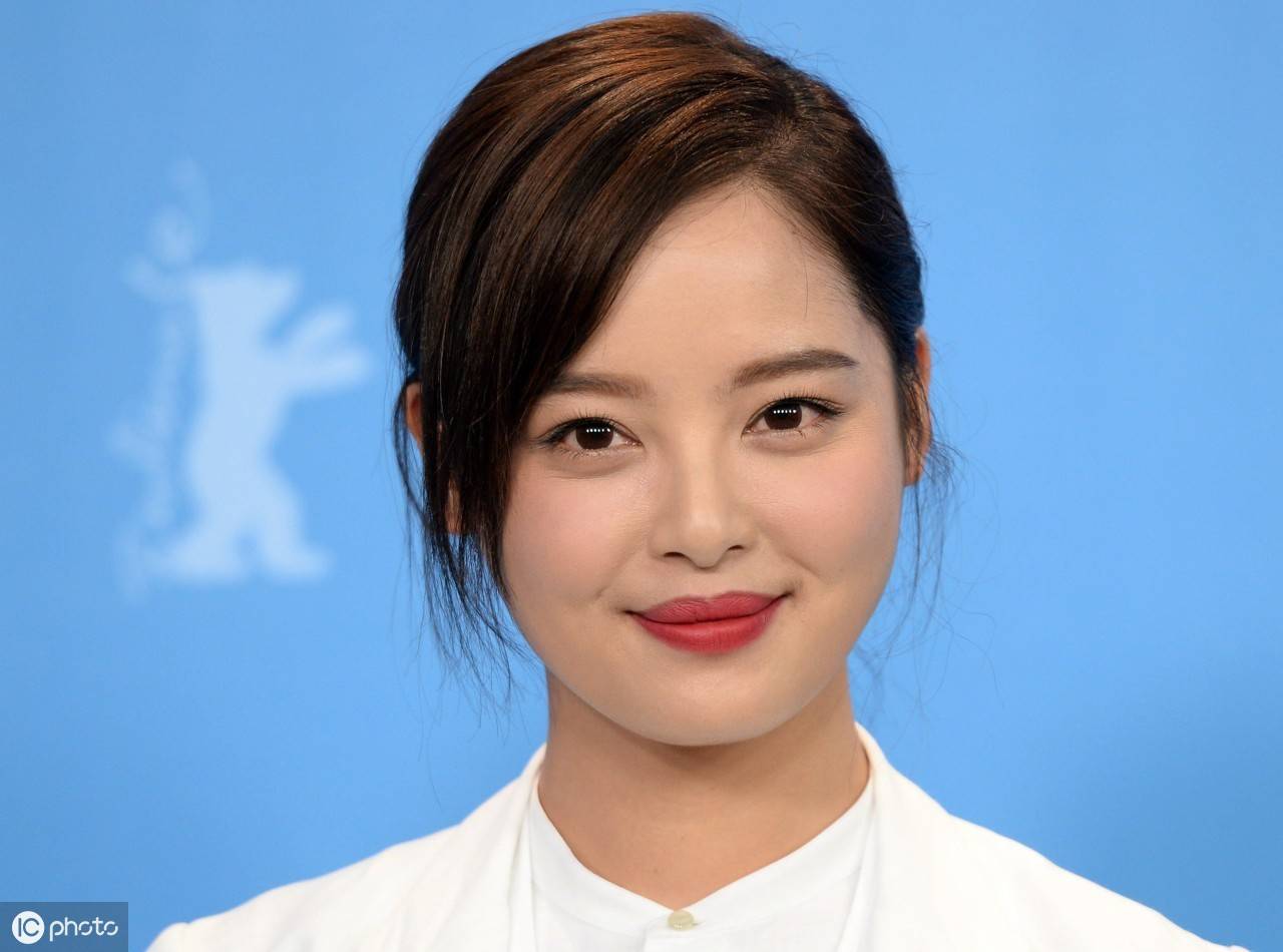 辛芷蕾性感饱满的红唇 才是魅力女人的标配！-搜狐大视野-搜狐新闻