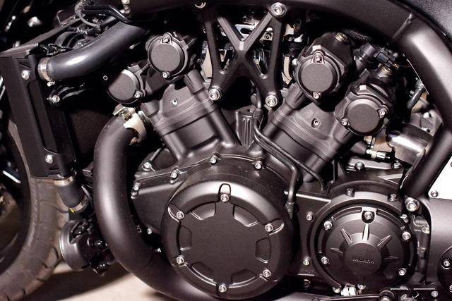 VMAX、R1/R1M，Yamaha 旗舰车型国内现身-搜狐大视野-搜狐新闻