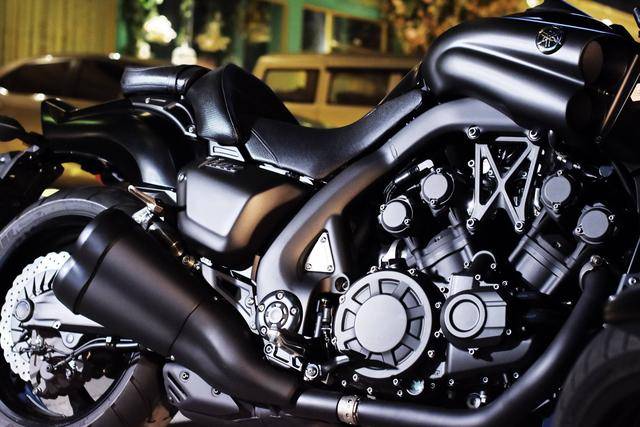 VMAX、R1/R1M，Yamaha 旗舰车型国内现身-搜狐大视野-搜狐新闻