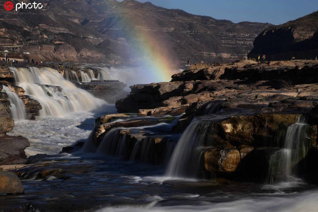 山西黄河壶口瀑布现“彩虹通天”美景-搜狐大视野-搜狐新闻