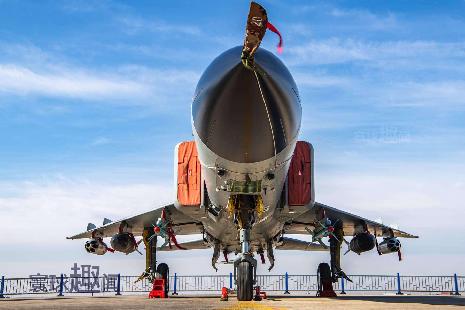 歼-8F高清组图，国产经典高空高速截击机，来自沈飞的空中美男子-搜狐大视野-搜狐新闻
