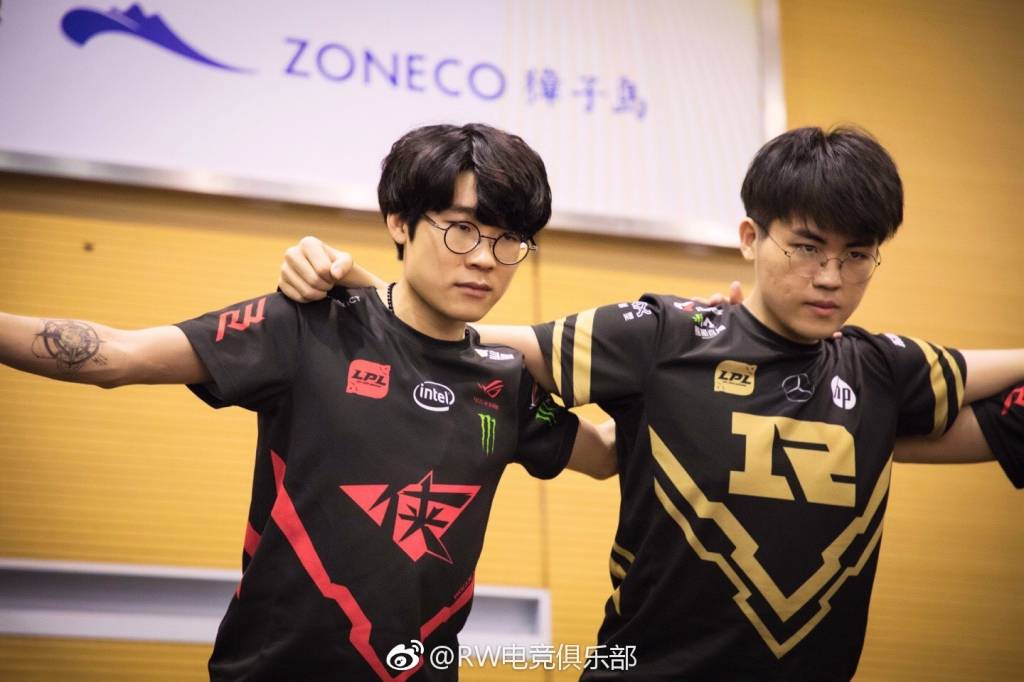 LOL洲际赛RW和RNG队员一起做活动，史森明你娇羞什么啊？-搜狐大视野-搜狐新闻