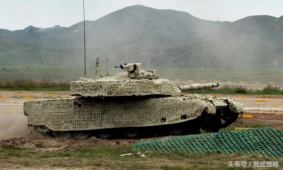 火力全开——VT4、VT5坦克装甲日打靶百发百中-搜狐大视野-搜狐新闻