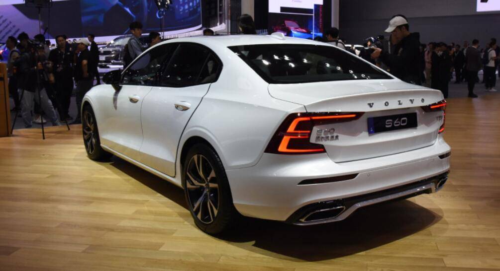 4天后沃尔沃S60上市，入门250匹+8AT，比3系更出色-搜狐大视野-搜狐新闻