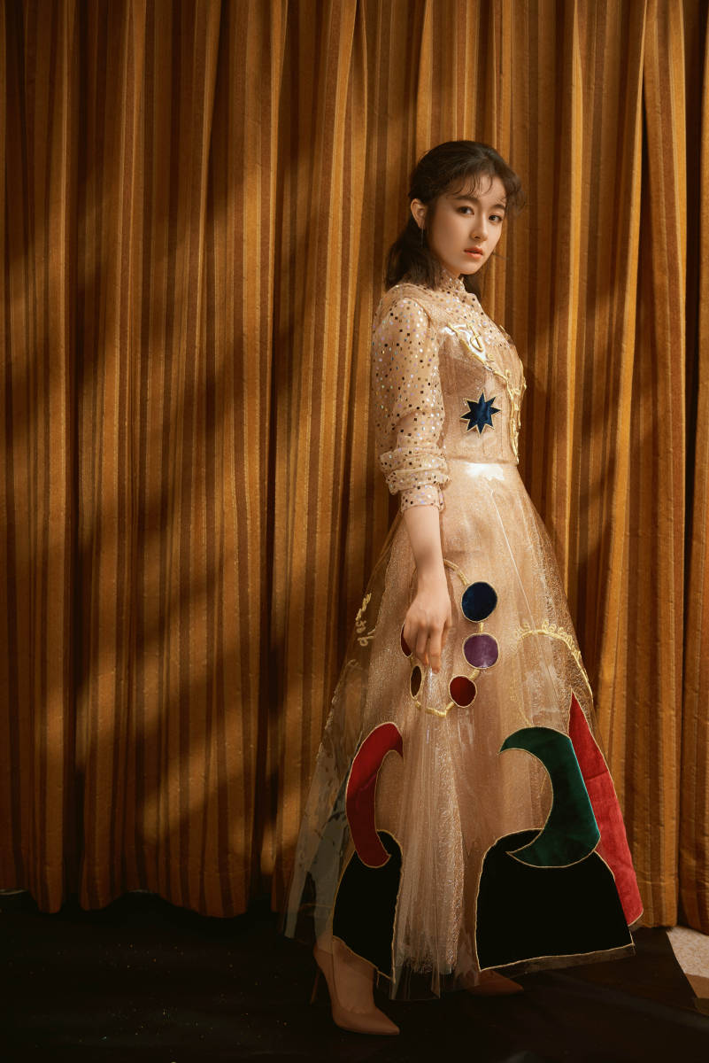 李兰迪出席丝路凝聚力盛典 清新梦幻的烂漫气息-搜狐大视野-搜狐新闻