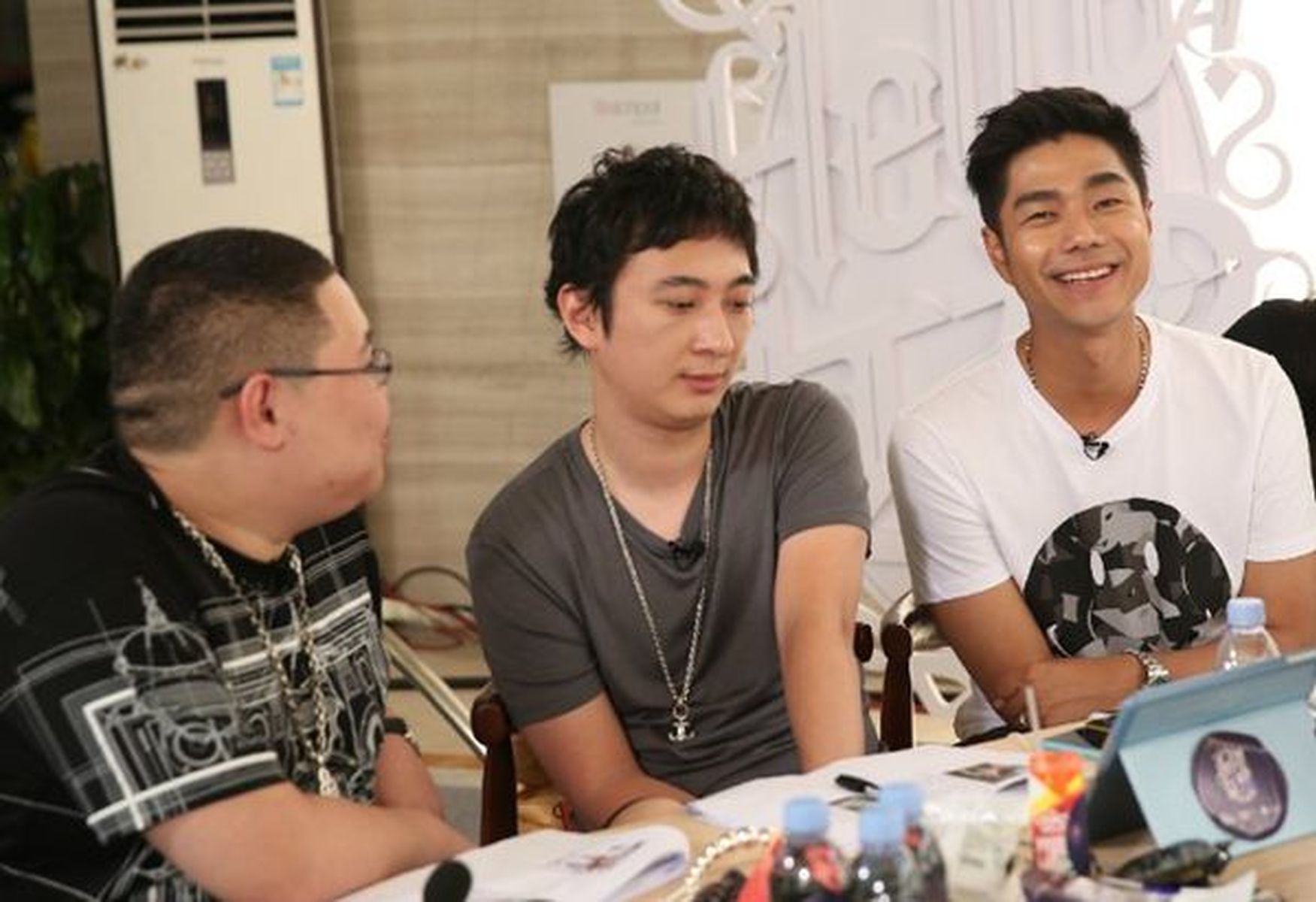 办YM战队赚了多少钱？PDD直播大谈YM战队种种趣事