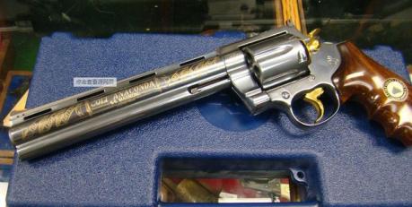 左轮手枪泄出气浪能切掉手指？小心，这种握枪姿势无比危险-搜狐大视野-搜狐新闻