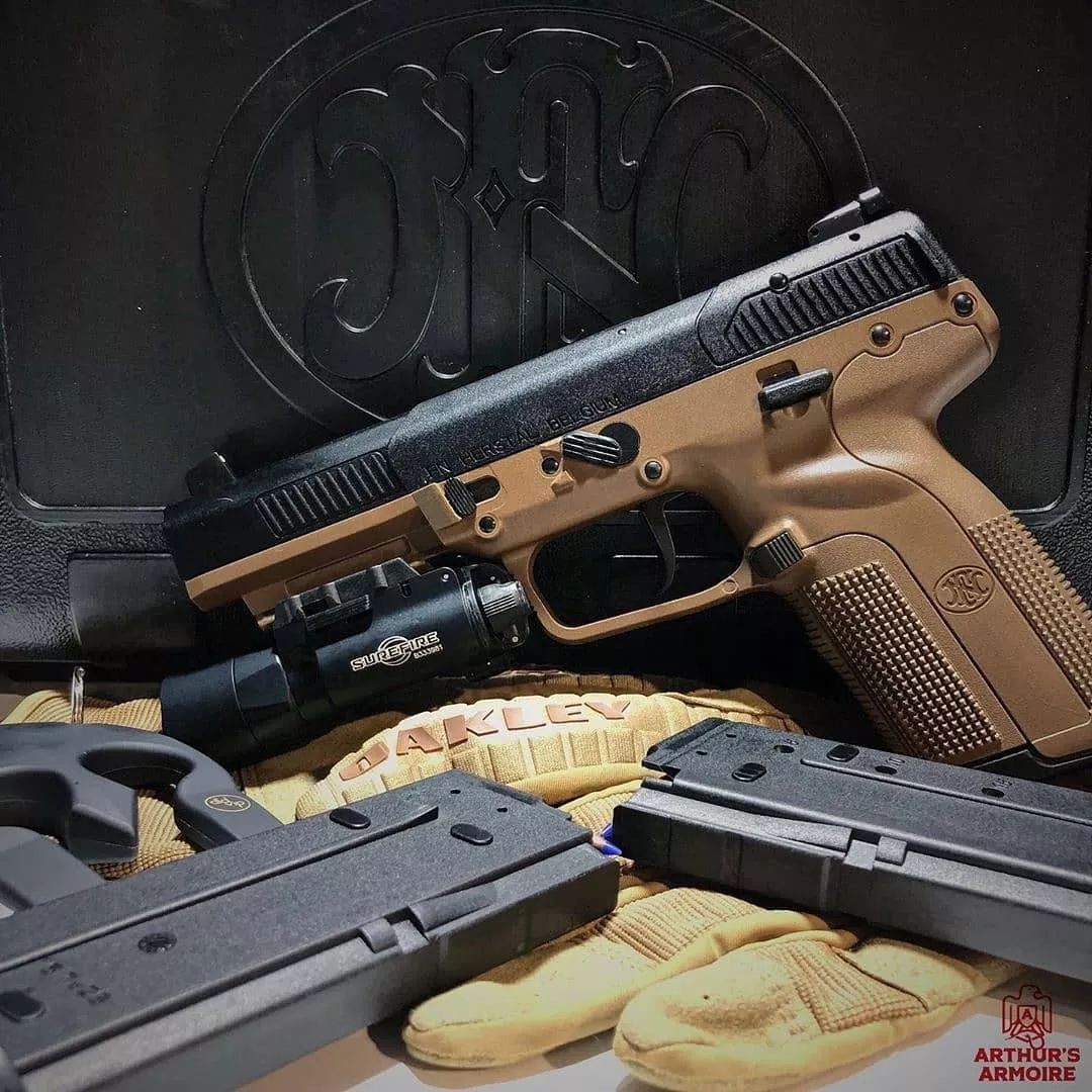 【手枪界的威猛先生】比利时FN57手枪图集_卡宾