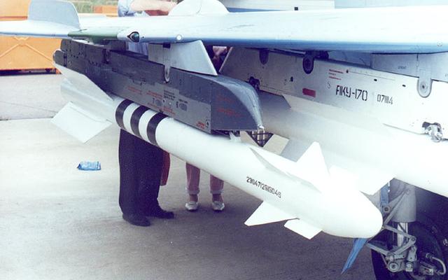 俄罗斯新型R-77M雷达导弹有相控阵和冲压发动机两大显著优点，攻击方式多样化_天线