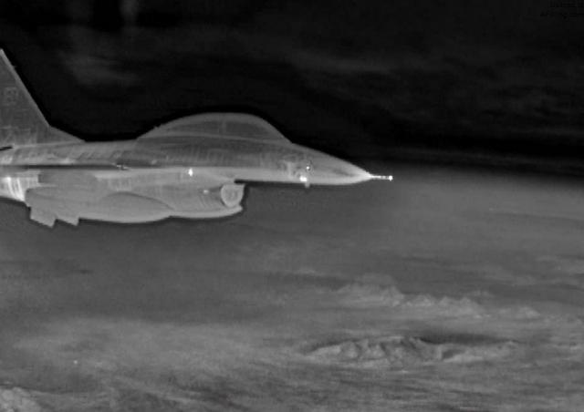 我国战机普遍装备分布式双色导弹预警系统，性能赶上世界先进水平_红外