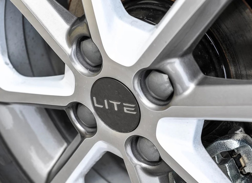 19款LITE-R300配无框车门三块液晶屏，11.08万起_搜狐汽车_搜狐网