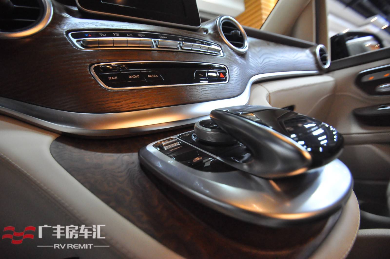 19款奔驰VS680，豪华七座商务车，带您深度体验MPV的奢华与尊贵_搜狐汽车_搜狐网