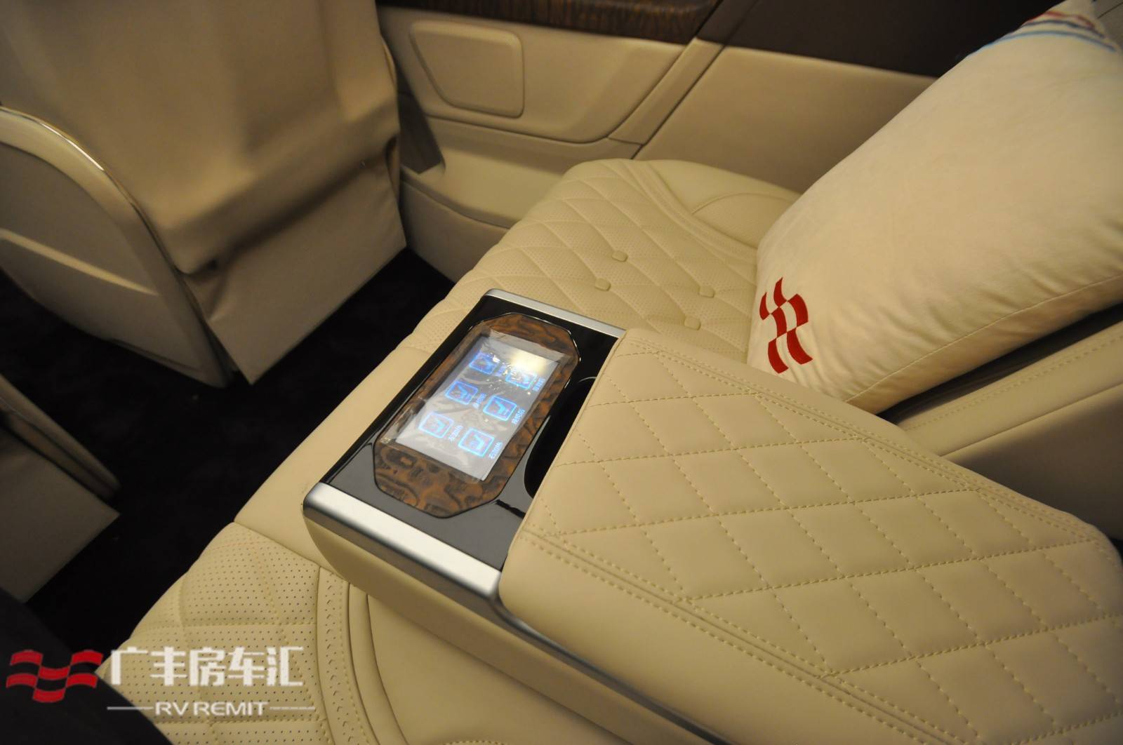 19款奔驰VS680，豪华七座商务车，带您深度体验MPV的奢华与尊贵_搜狐汽车_搜狐网