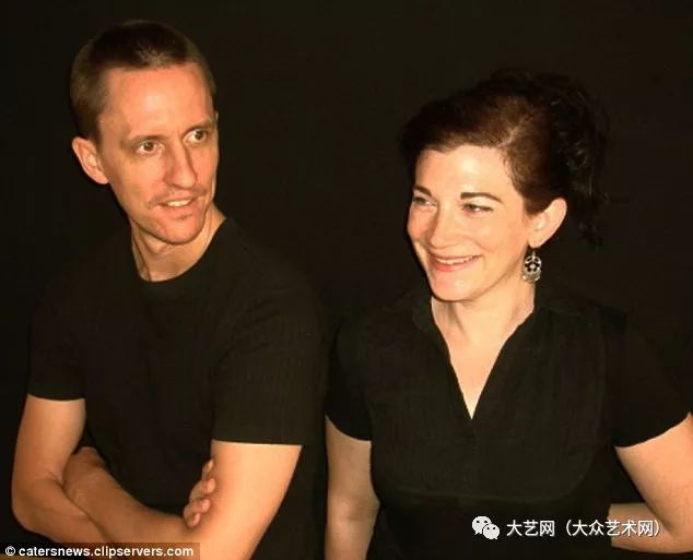 大众艺术网：“我的身体就是艺术”15年的搭档 —— 美国女画家Laura Spector与模特Chadwick Gray彩绘作品_格雷