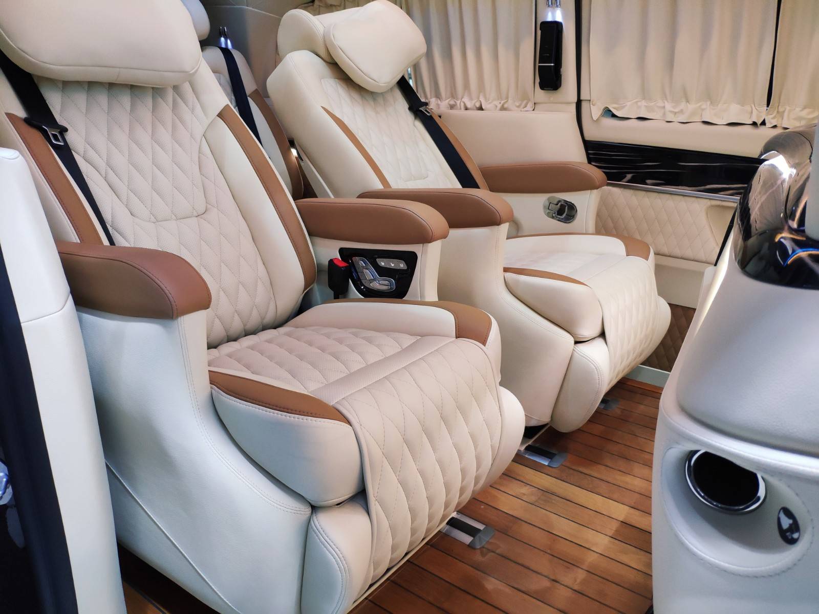 19款奔驰V260L加长版，七座商务车，人性化装备，关怀一如既往_搜狐汽车_搜狐网