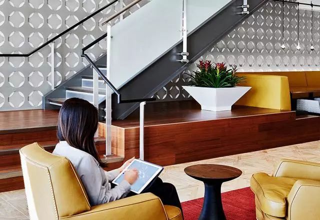 仲量联行JLL、CBRE世邦魏理仕如何构建以人为中心、面向未来办公的灵动空间？ | 新办公_设计