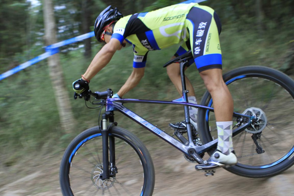 【评测】山地精灵——2019款精灵岚多评测 _搜狐汽车_搜狐网