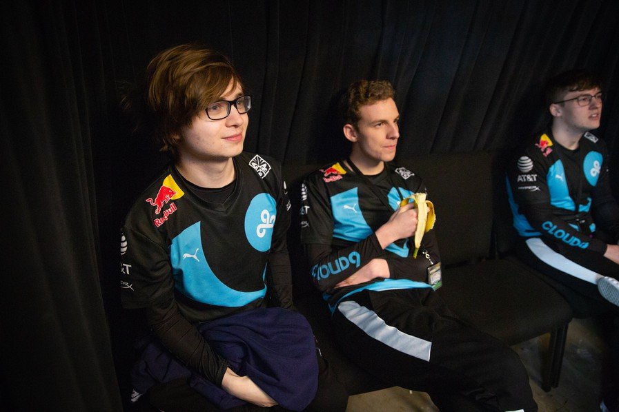 C9.Sneaky专访：夏季赛依然有压力 下个Cos是LOL英雄_比赛