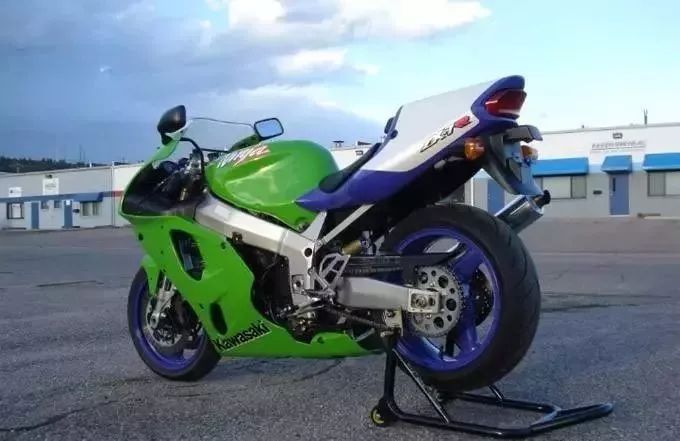 经典车型回顾 川崎ZX-7RR_搜狐汽车_搜狐网