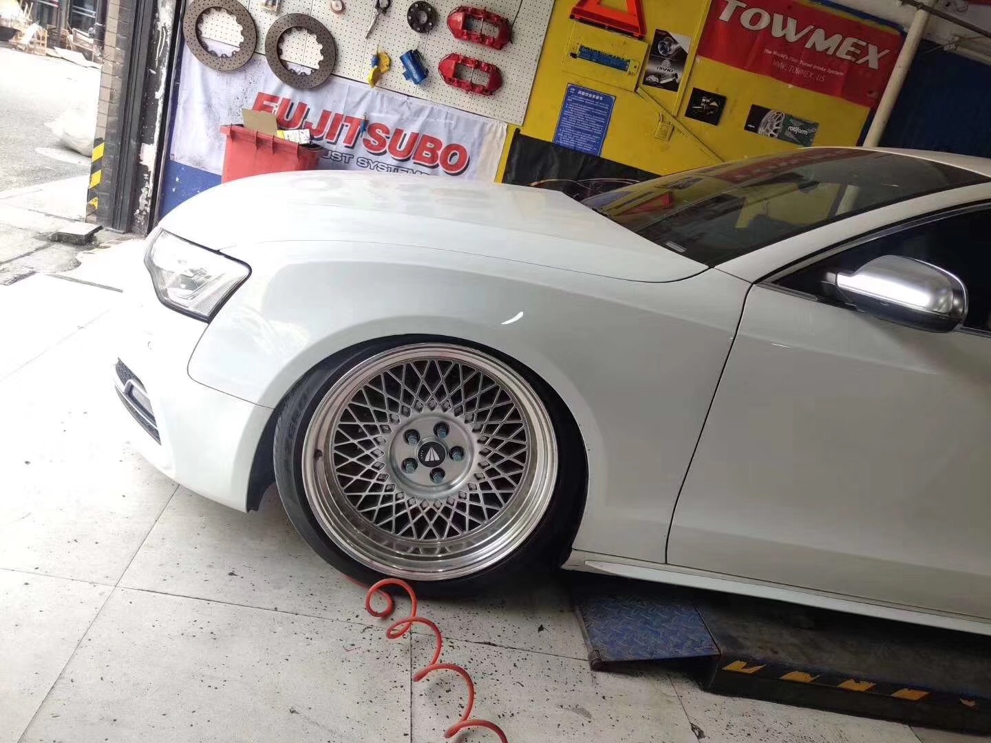 AIRBFT气囊减震工厂李洋分享奥迪A4 A5 b8底盘安装气动避震流程_搜狐汽车_搜狐网