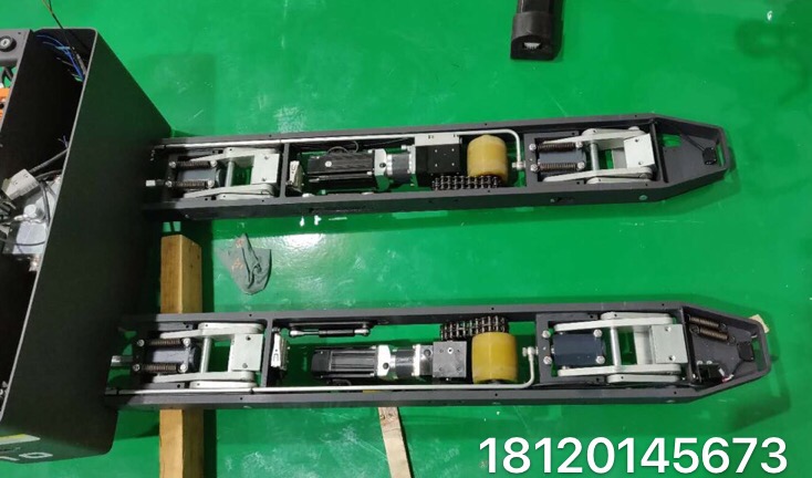 Nipper自行式托盘AGV搬运车，Bluebotics自然导航领域世界第一_作业