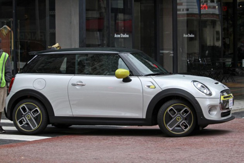 MINI COOPER S纯电版谍照曝光，预计年内发布，续航或达320km_搜狐汽车_搜狐网