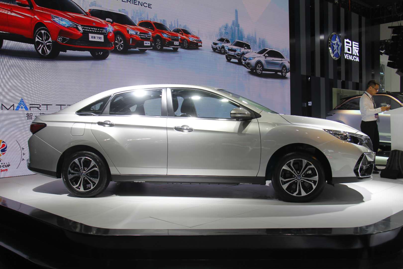 2019深港澳车展：东风启辰D60EV亮相_搜狐汽车_搜狐网