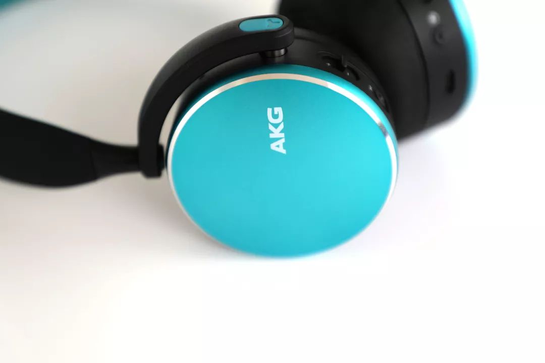 颜值音质都要在线，选AKG就对了_搜狐汽车_搜狐网