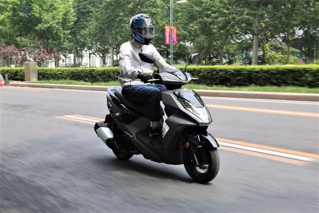 车评：1.48万，三阳FNX 150就是你们想要的运动踏板车！_搜狐汽车_搜狐网