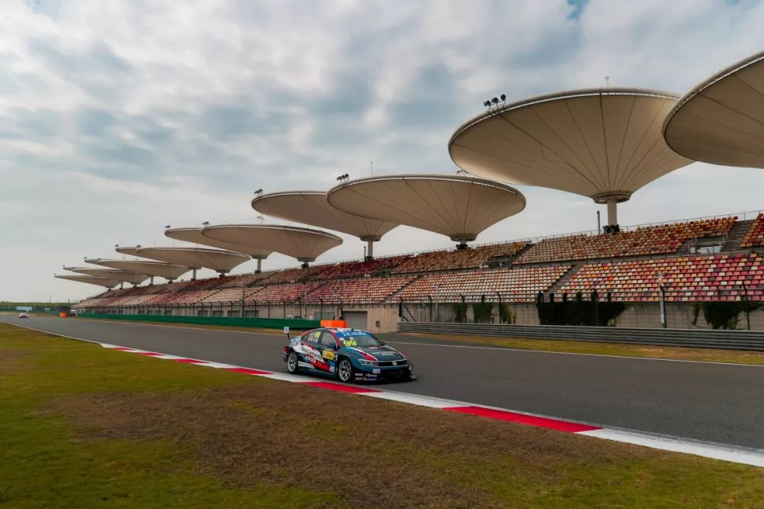 CTCC上赛站 上汽大众333车队包揽排位赛前三，Rob Huff回归首回合即拿下冠军_搜狐汽车_搜狐网