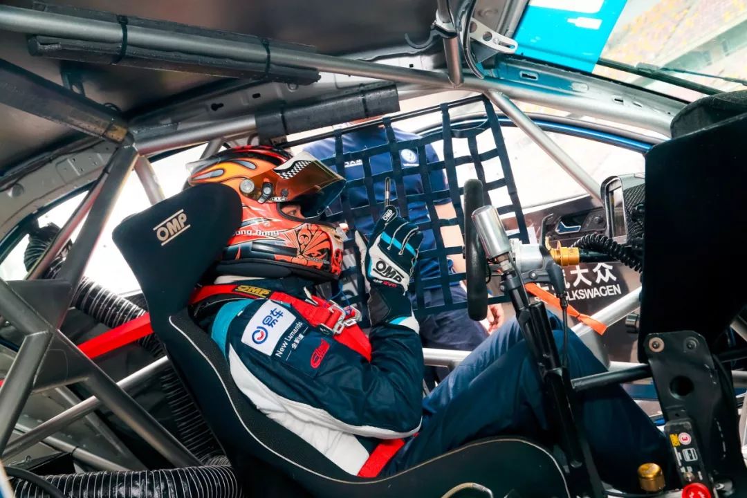 CTCC上赛站 上汽大众333车队包揽排位赛前三，Rob Huff回归首回合即拿下冠军_搜狐汽车_搜狐网