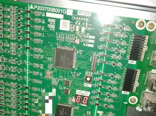 关于三菱电梯ucmp装置串行通讯故障的分析_插件接口