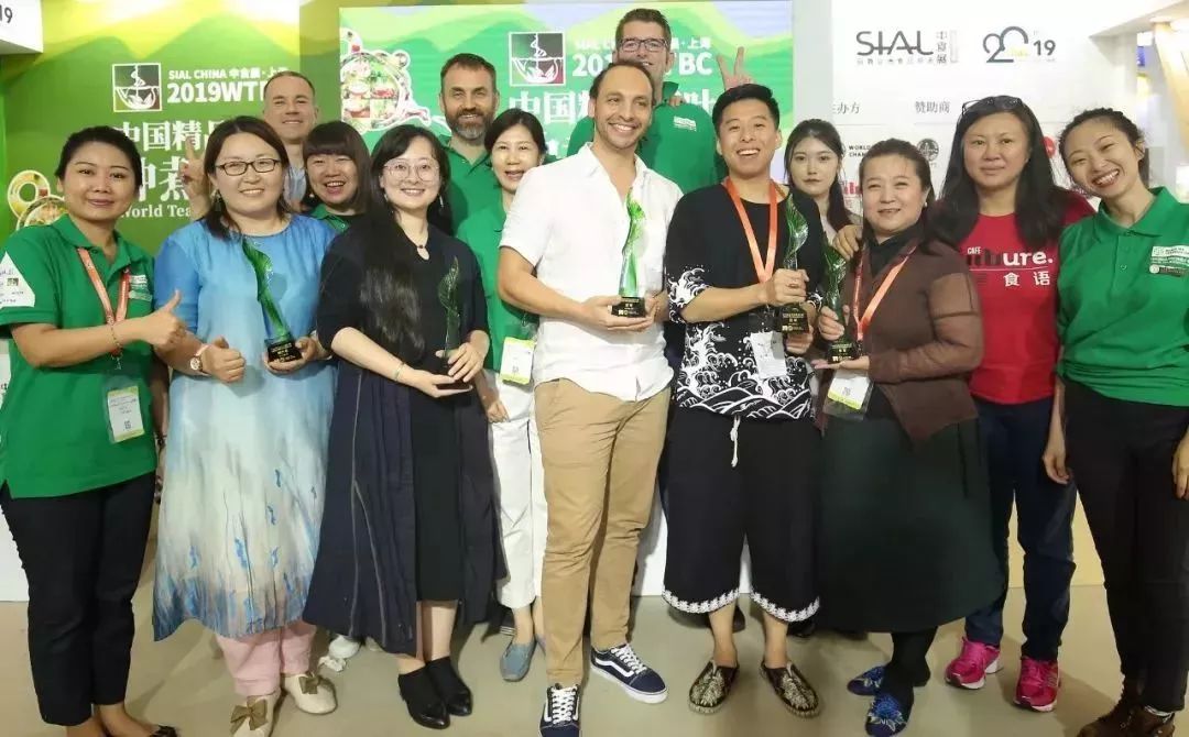 想知道 WTBC 中国精品茶叶冲煮大赛冠军怎么泡茶吗？_方美人